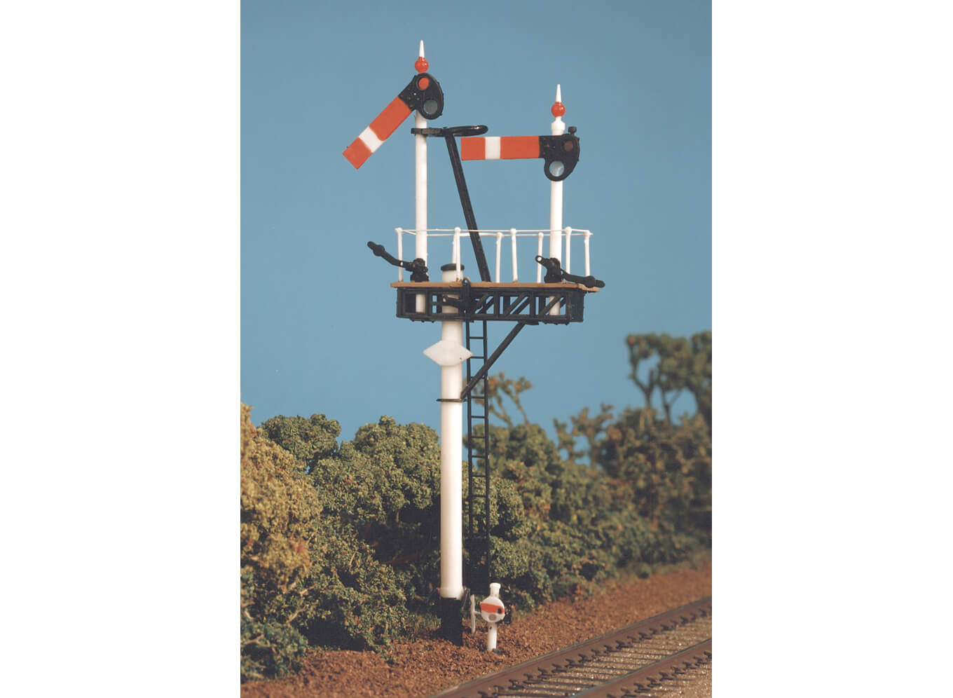 Ratio 468 GWR Round Post (1 set Brackets/jcn.Signals) – TTCDiecast.com